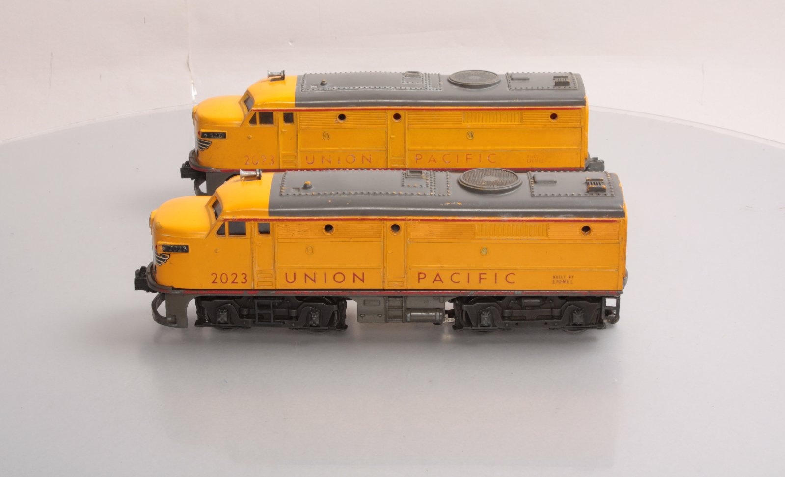 Lionel 2023 Union Pacific Gray & Yellow Alco AA Diesel Locomotive Set ...
