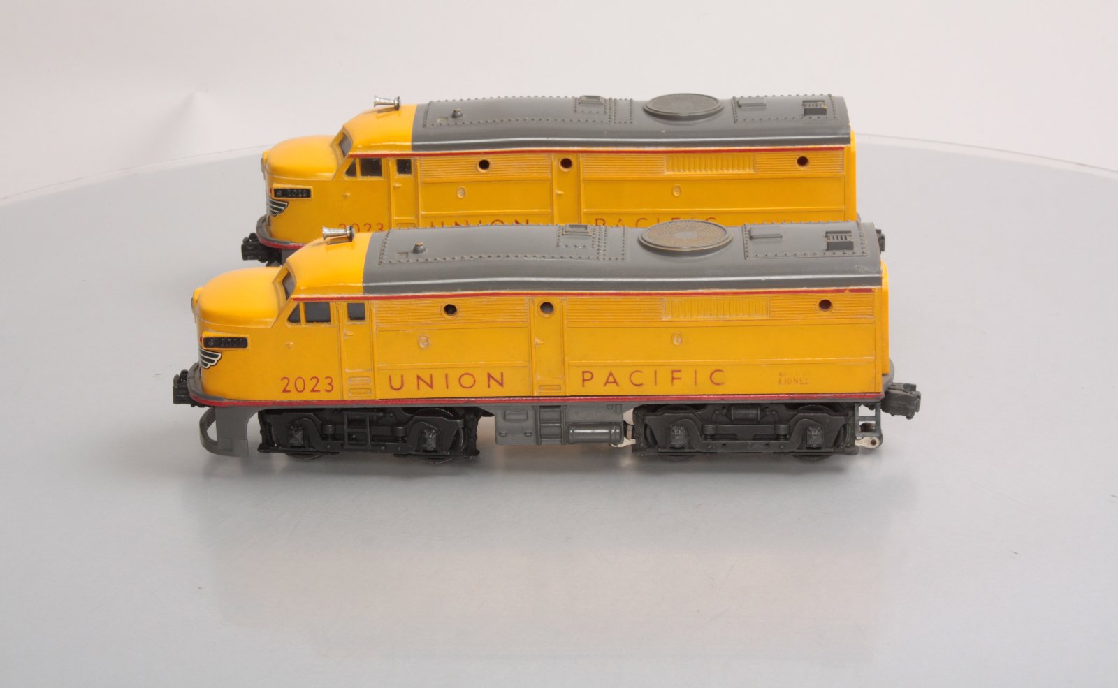 Lionel 2023 Union Pacific Gray & Yellow Alco AA Diesel Locomotive Set ...